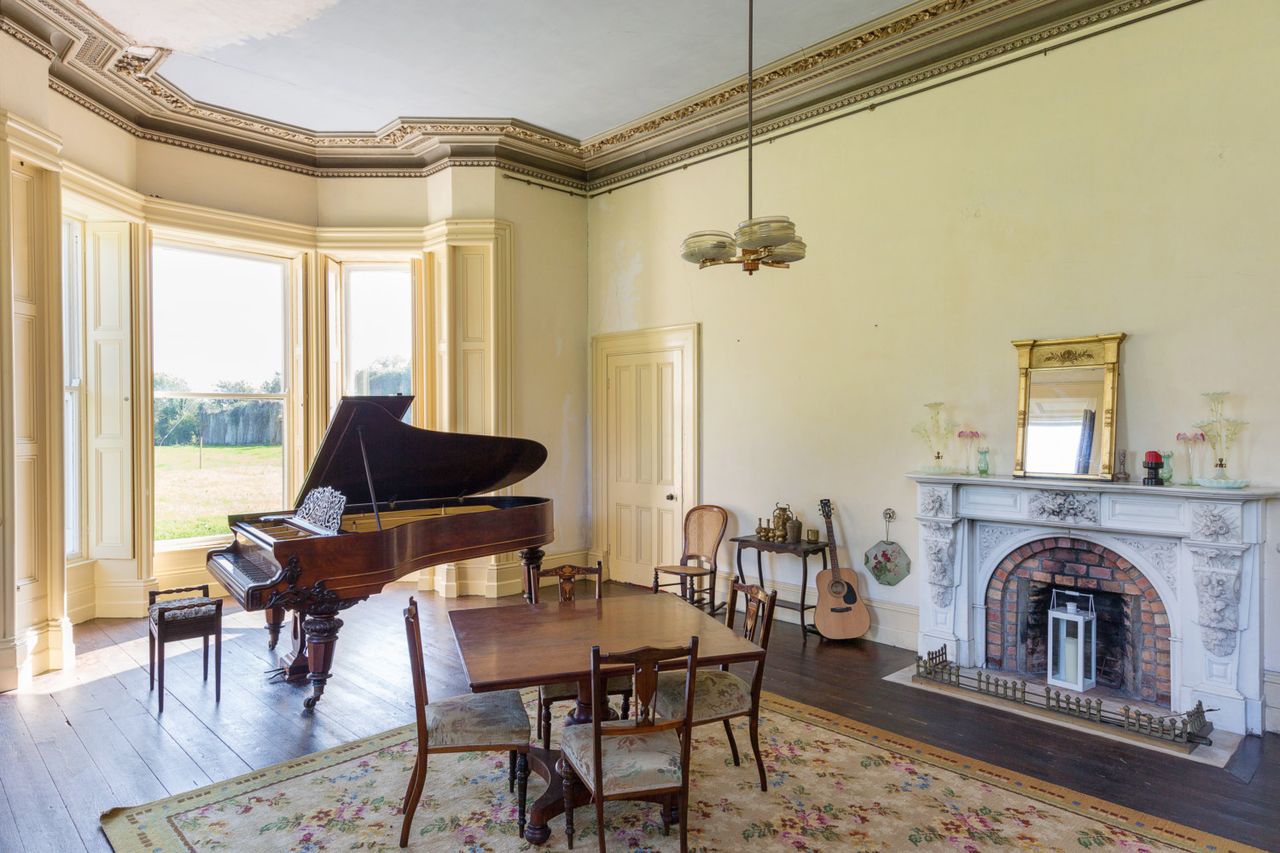Amazing Victorian house once home to award-winning writer on the market ...