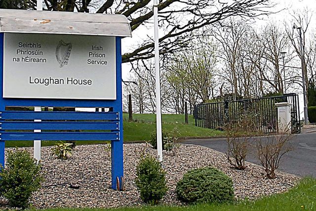 Burglar walks out of jail but then calls prison to collect him after ...