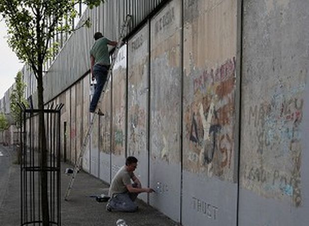 Communities around Belfast Peace Wall 'want barriers removed within ...