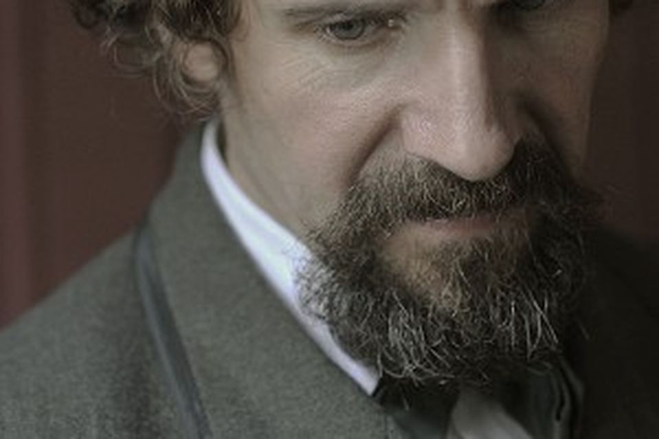 Fiennes goes for full-haired look | Irish Independent