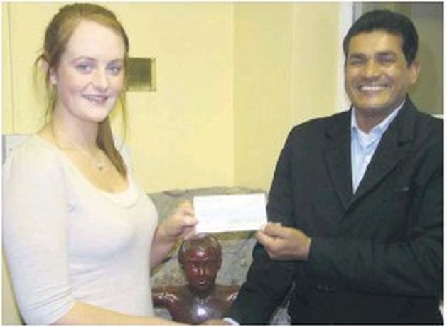 CHEQUE PRESENTATION | Irish Independent