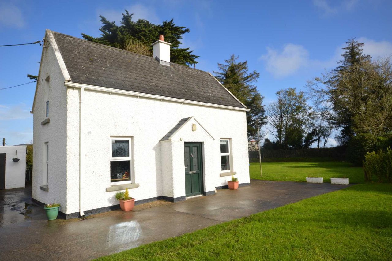 ‘Delightful cottage’ in Co Wexford comes on the market in hugely ...