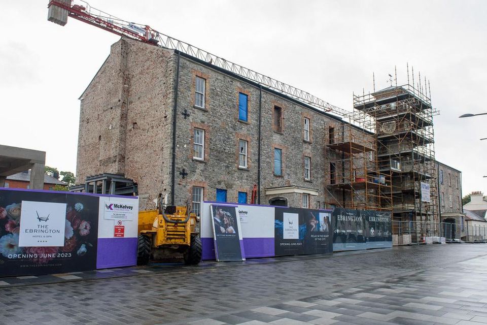 Historical buildings department weighs in on dispute over windows in ...