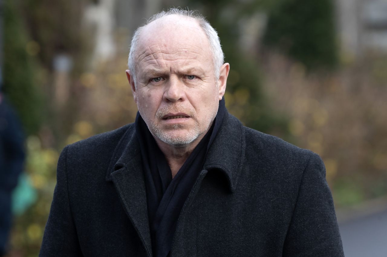 Mourners deliver final standing ovation to Emmet Bergin, star of RTÉ's ...