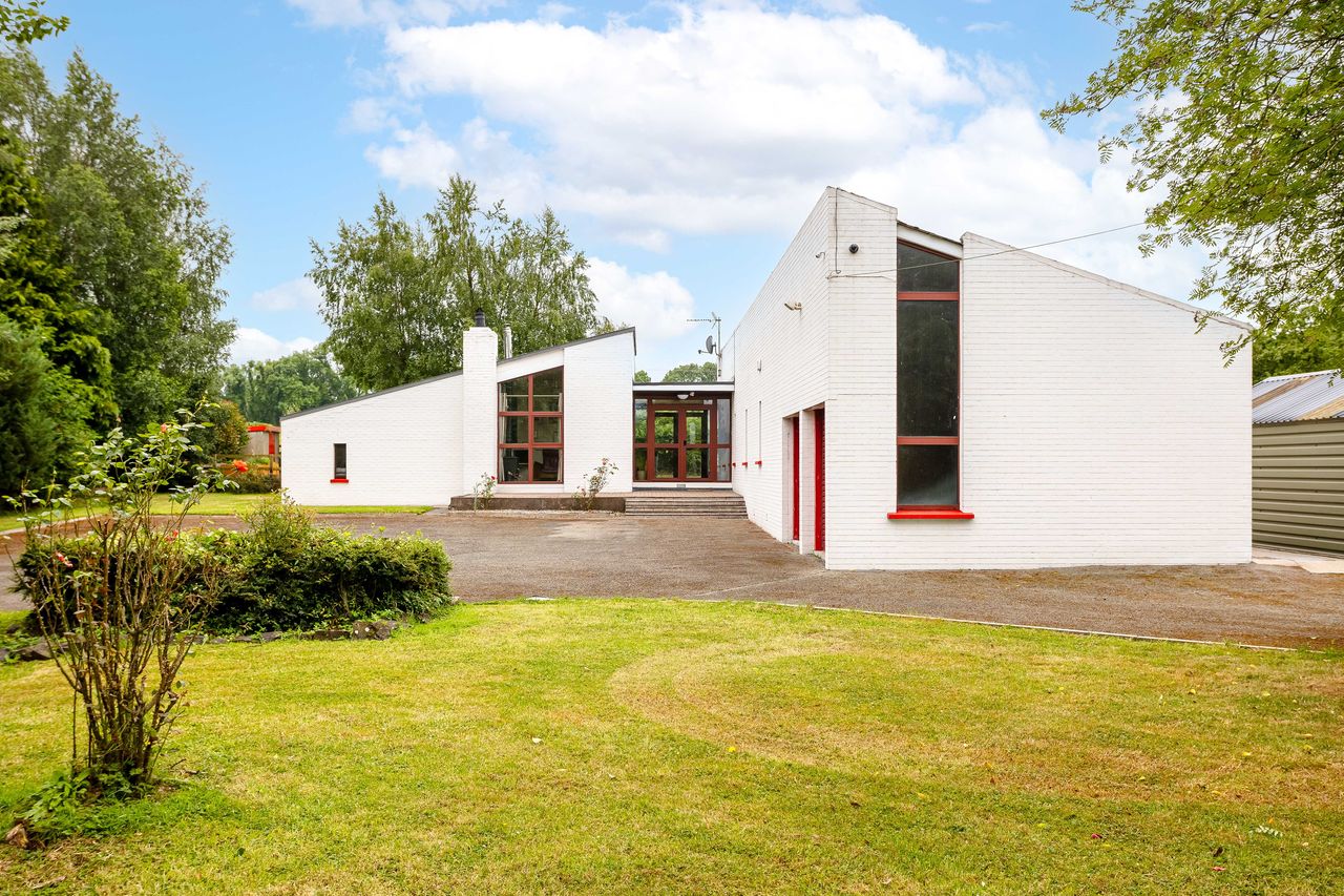 1970s-era bungalow designed by Ireland’s original starchitect | Irish ...