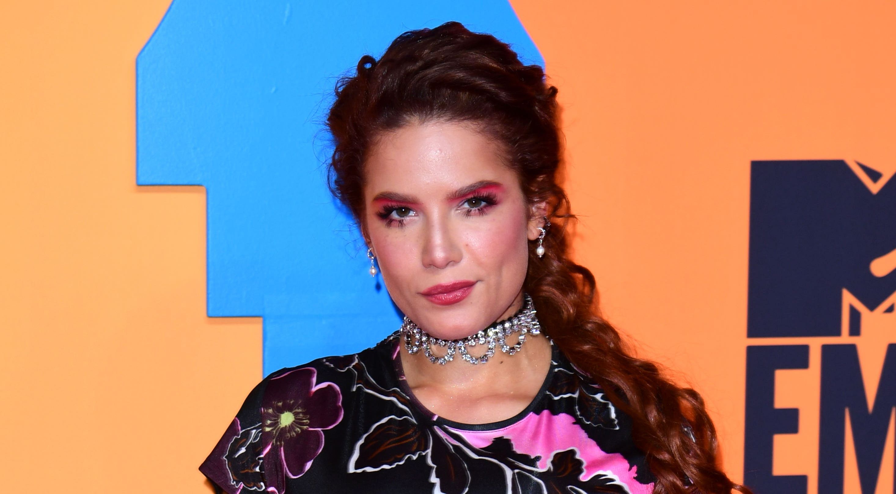 Halsey responds to praise of her body after giving birth | Independent.ie