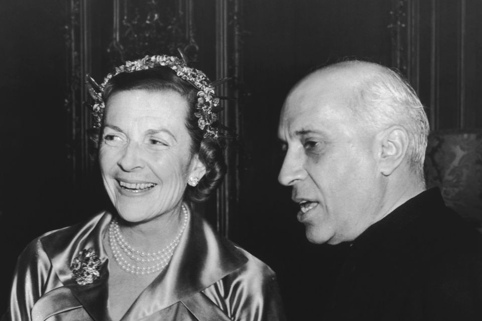 The lives and loves of the Mountbattens: passion, high society and ...