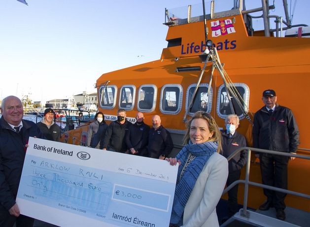 Irish Rail staff members deliver €3,000 for Arklow RNLI | Irish Independent