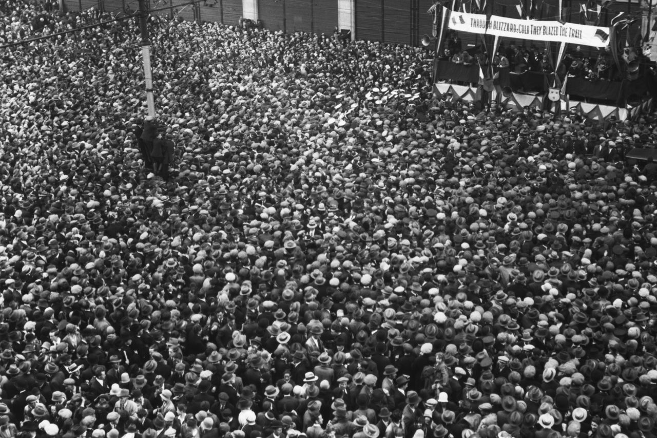 Flashback: Amazing photos show thousands of people on O’Connell Street ...