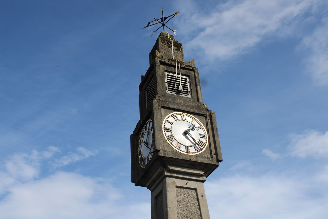 Landmark Westport clock repaired for €900 after displaying incorrect ...