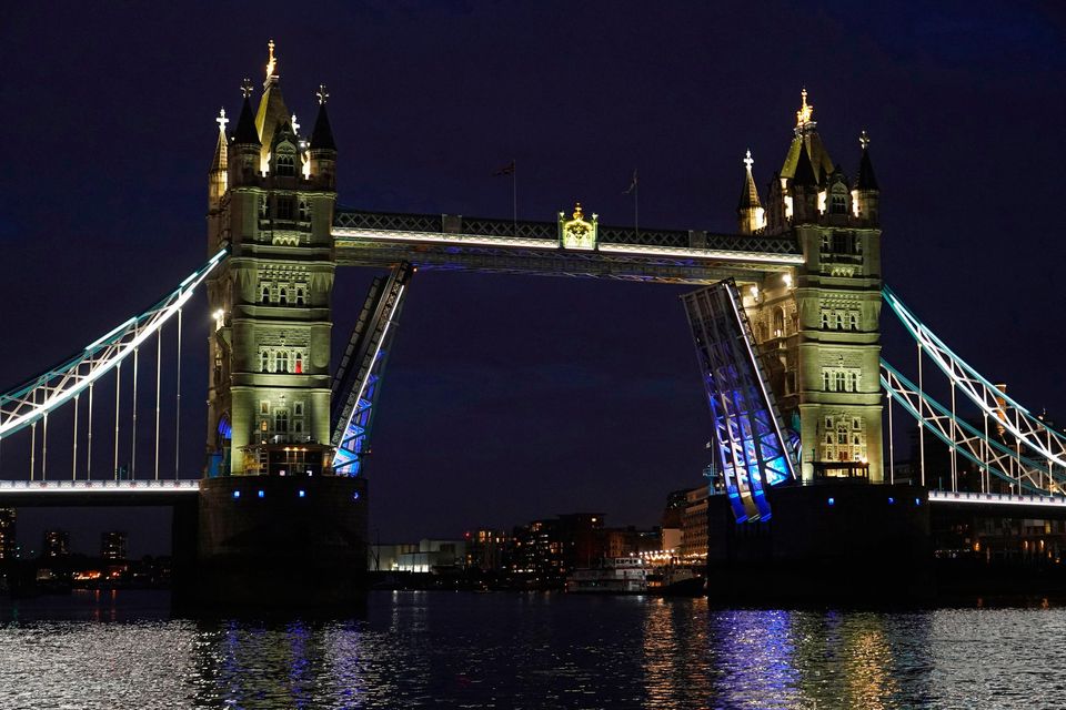 London’s Tower Bridge remains stuck open overnight | Irish Independent