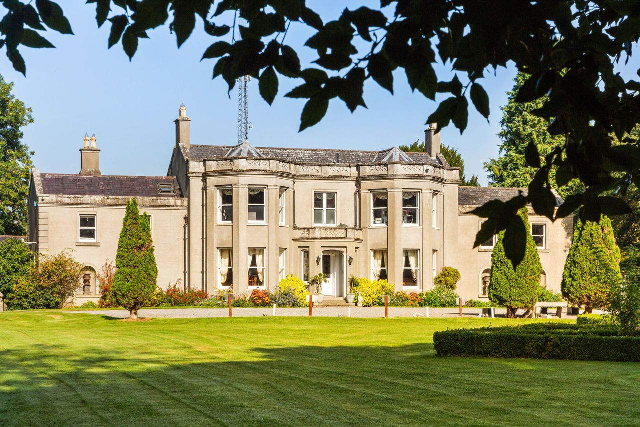 This €2.75m period mini mansion in Celbridge comes with a Hollywood ...