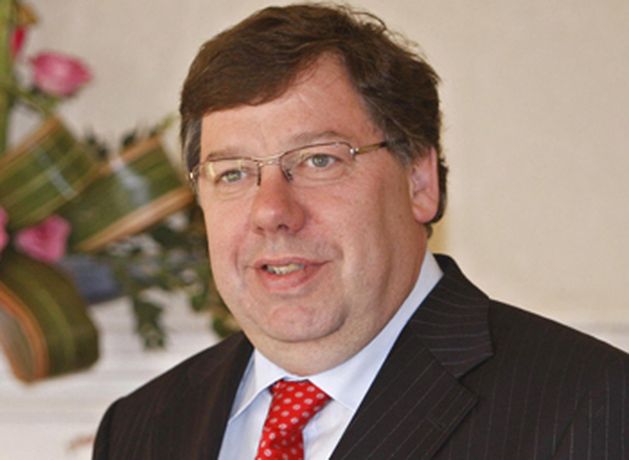 Huge poll bounce for Cowen as FG slumps | Irish Independent