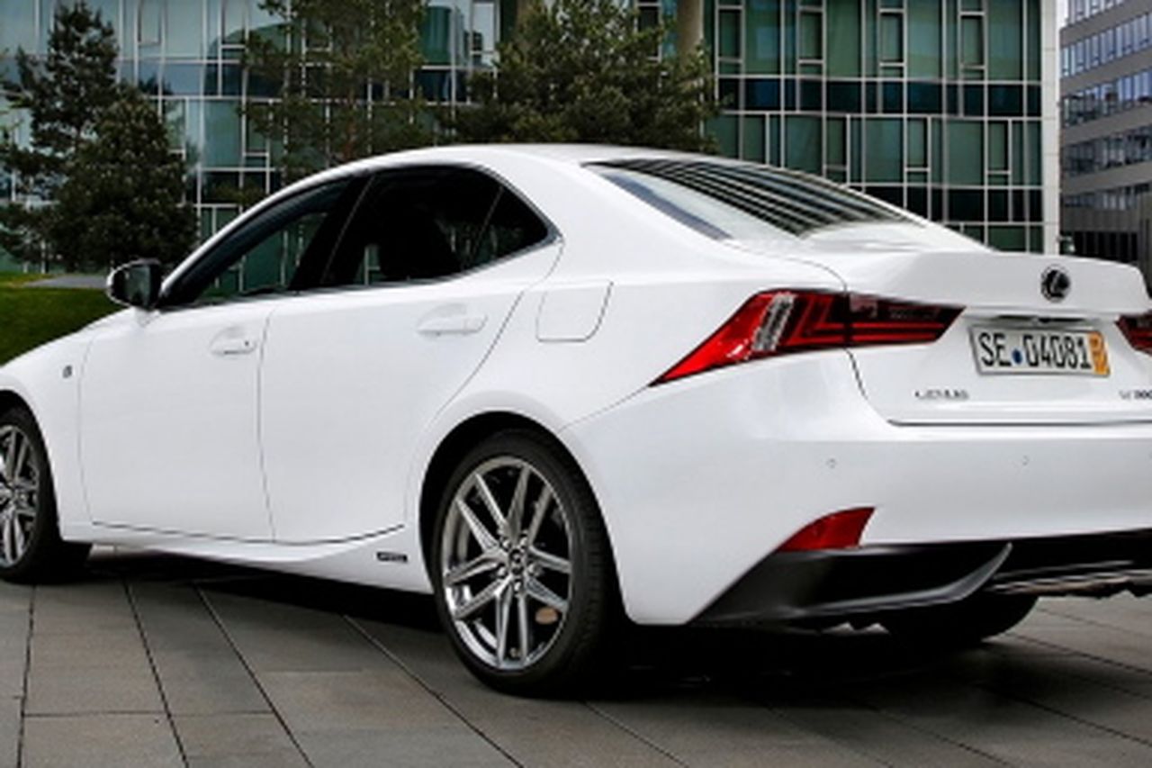The Lexus IS300 is a worthy rival to BMW and Audi | Irish Independent