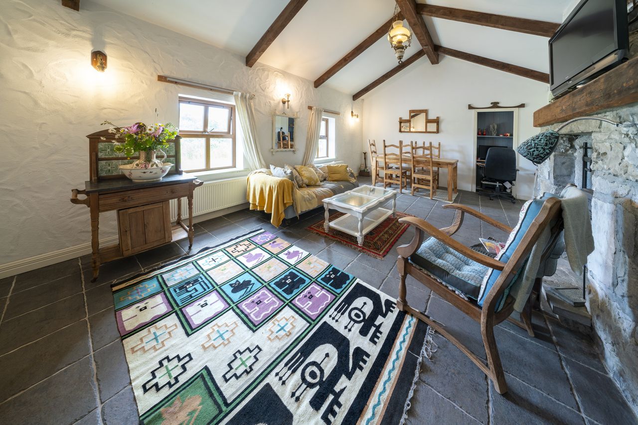 300-year-old coach house gets modern revamp and pier access | Irish ...
