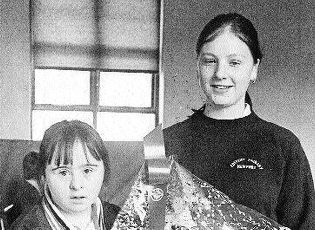 Special Olympics swimmer Sarah win the hearts of the young people of ...