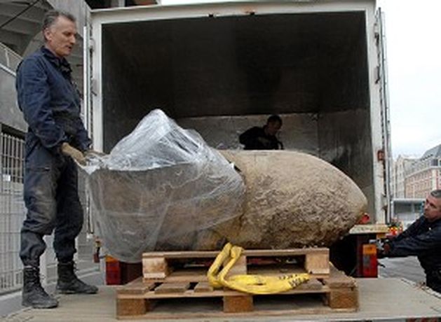 Evacuation as French remove bomb | Irish Independent
