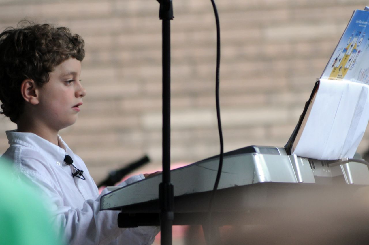 Young boy’s free piano concert goes viral, thanks to friendly stranger ...