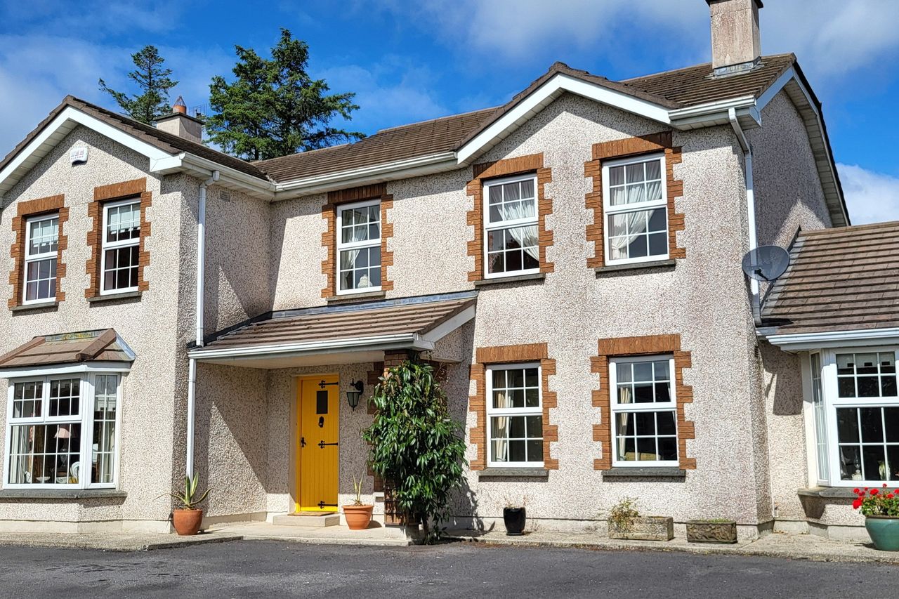 Large detached house on sale for €530,000 in exclusive Wexford ...