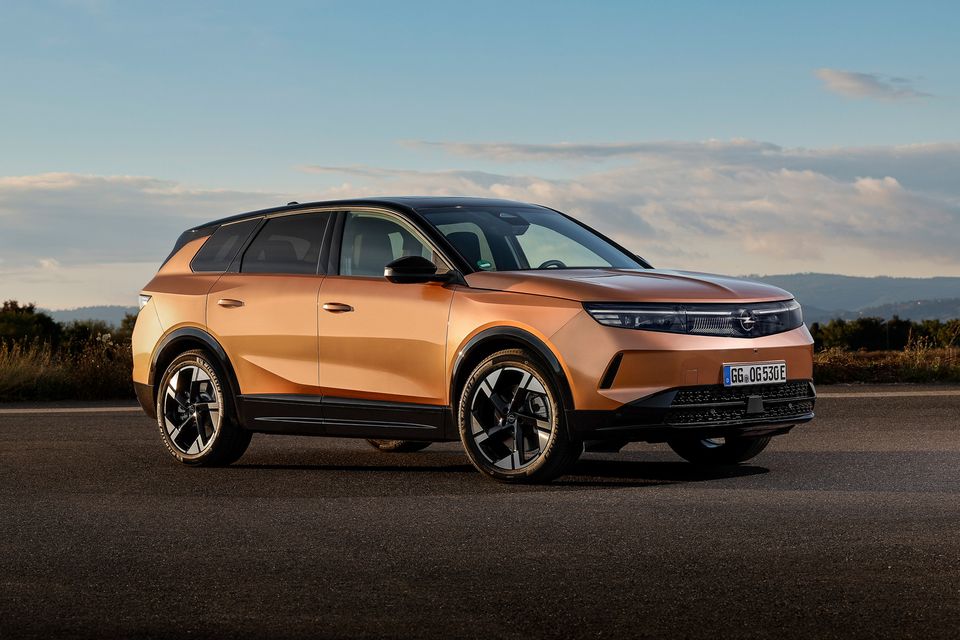 Electric version of Opel Grandland SUV 2 000 is cheaper than its hybrid but will price strategy be enough to sway buyers to EVs Irish Independent