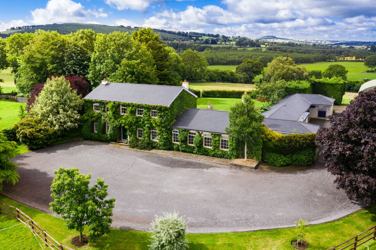 Ticks all the horse boxes... the perfect equestrian retreat with 24 ...