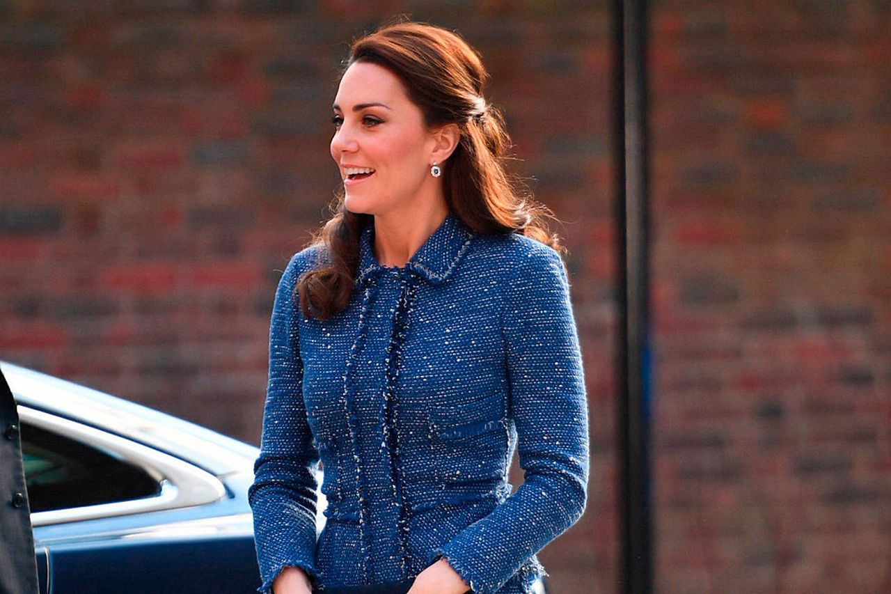 Kate Middleton opts for royal blue business suit at charity appearance ...