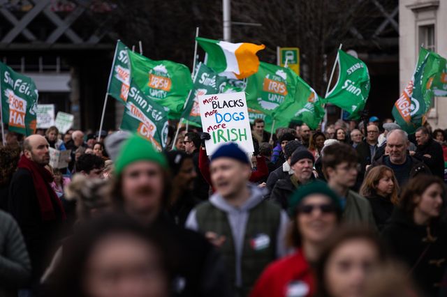 Tens of thousands march through Dublin in solidarity with refugees ...