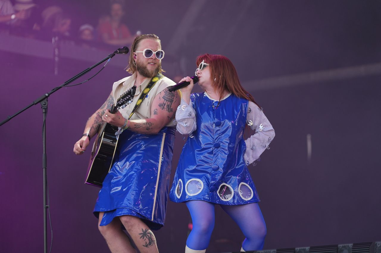 CMAT shouts ‘Free Palestine’ and wades into Glastonbury crowd during ...