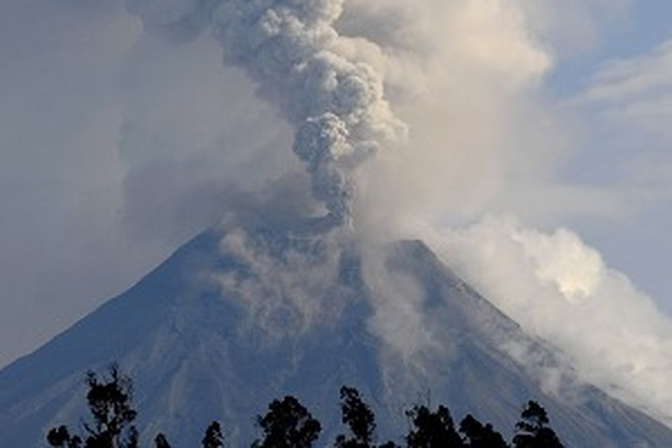 Evacuations as volcano spew ash | Irish Independent
