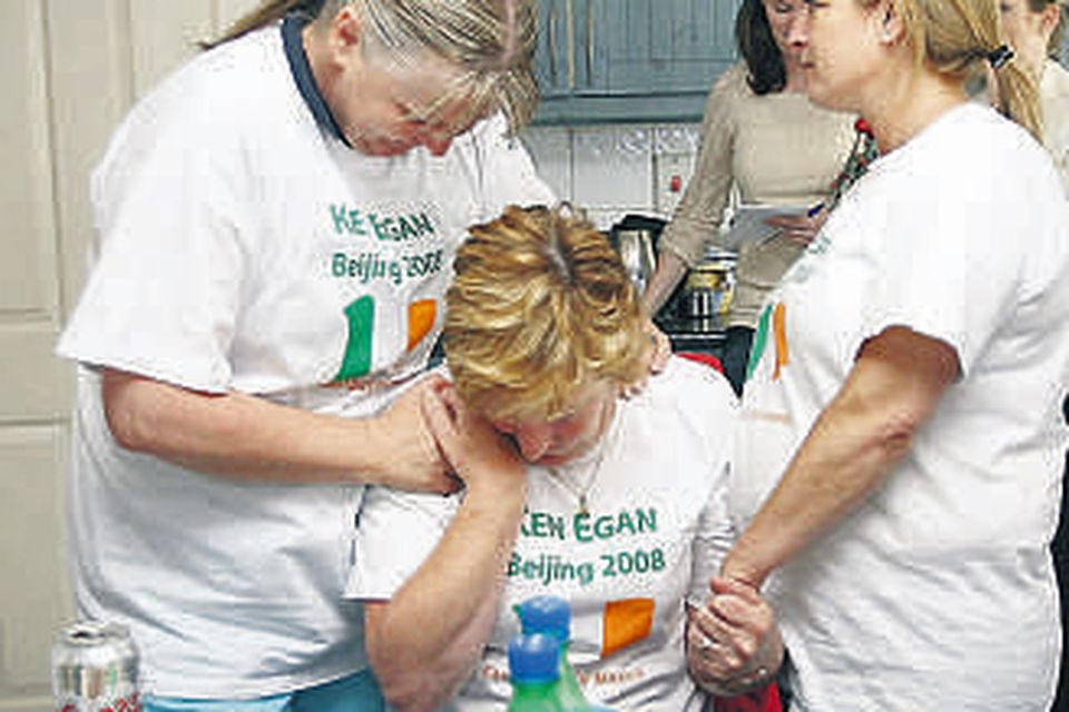 Sound but no vision as Kenny's mum can't bear to watch historic fight ...