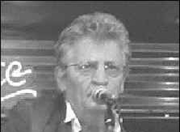 Cash guitarist back for Clarion gig | Irish Independent