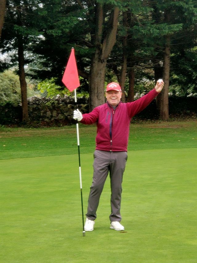 ‘A 67 million to 1 shot’ – Ennis golfer celebrates after two aces in ...