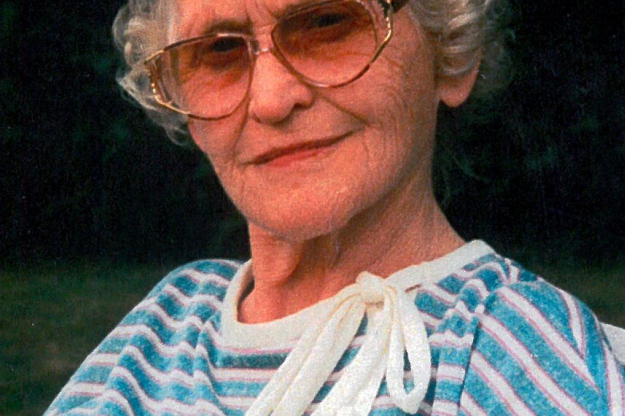 Incredible bond: inseparable twins died together at 95 | Irish Independent