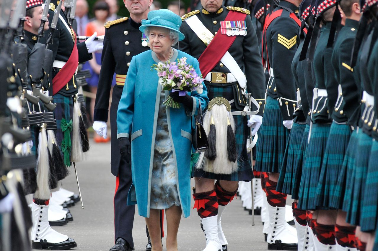 Lovely hurling! Queen gives GAA coverage royal seal of approval | Irish ...