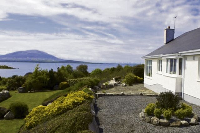 On the market: Tavnaghmore, Pontoon in County Mayo | Irish Independent