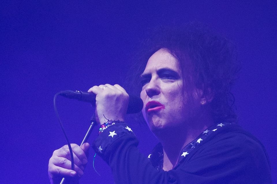 The Cure’s Robert Smith puts on ‘pop head’ for last leg of Glastonbury ...