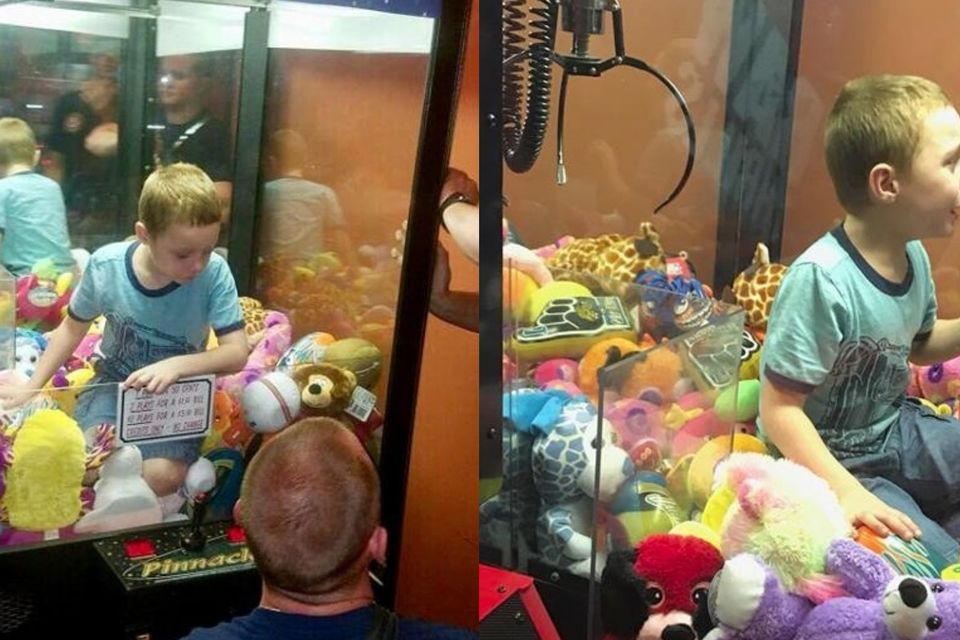This kid got stuck inside an arcade claw machine | Irish Independent