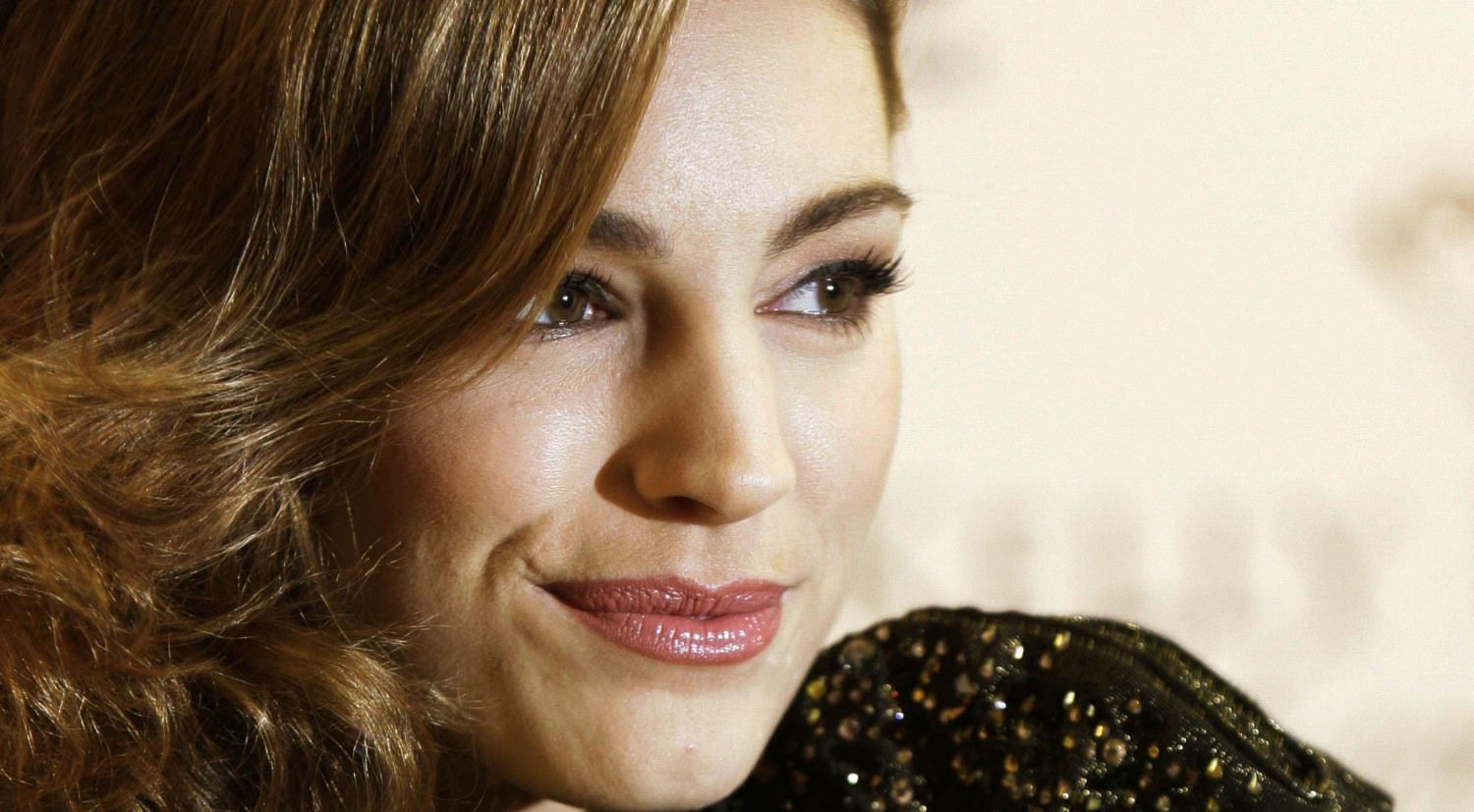 Photoshop makes me look a picture, says fan Kelly Brook | Independent.ie