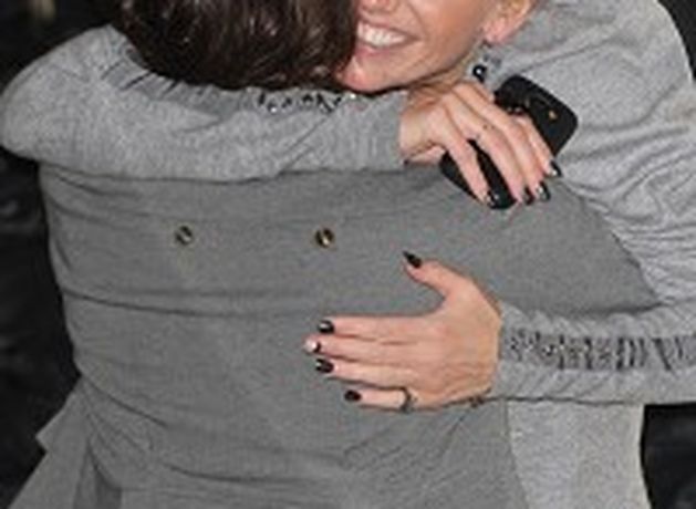 Man sets new hugging record in US | Irish Independent