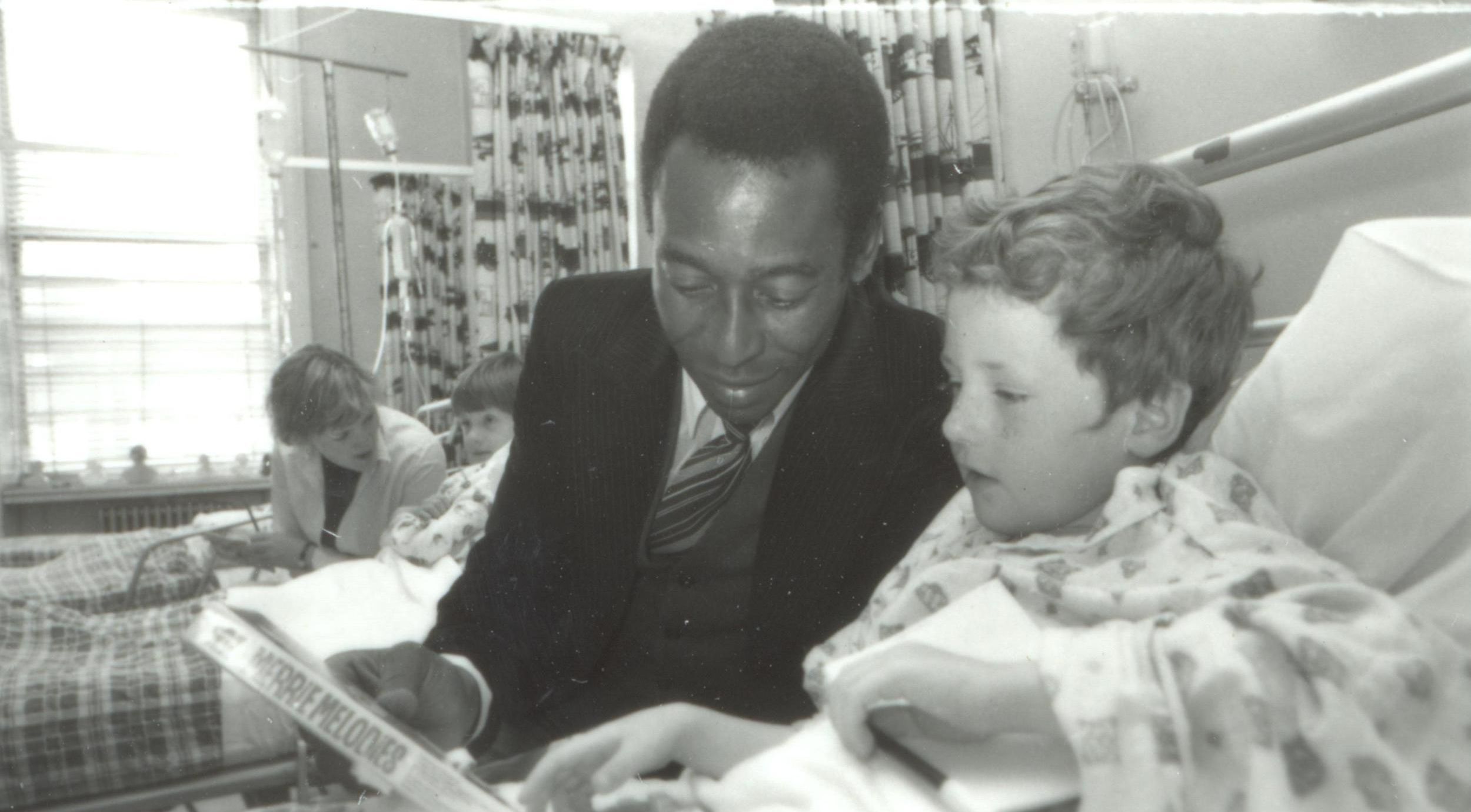 Never-before-seen photos of the day Pele paid an ‘emotive’ visit to ...