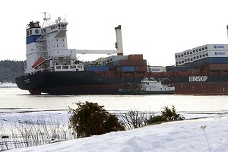 Grounded Norway ship leaks oil | Irish Independent