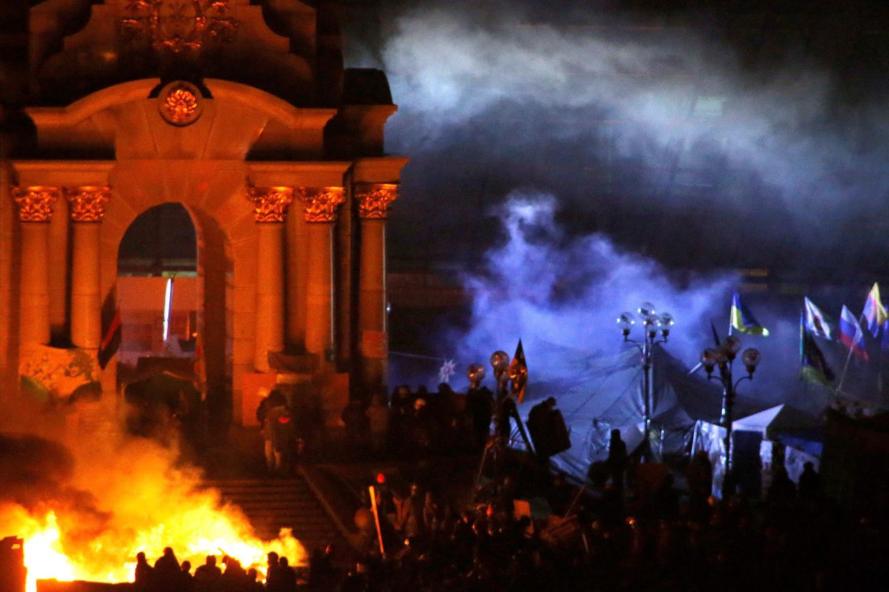 In Pictures: Dramatic scenes as riot police attack protest camp in Kiev ...