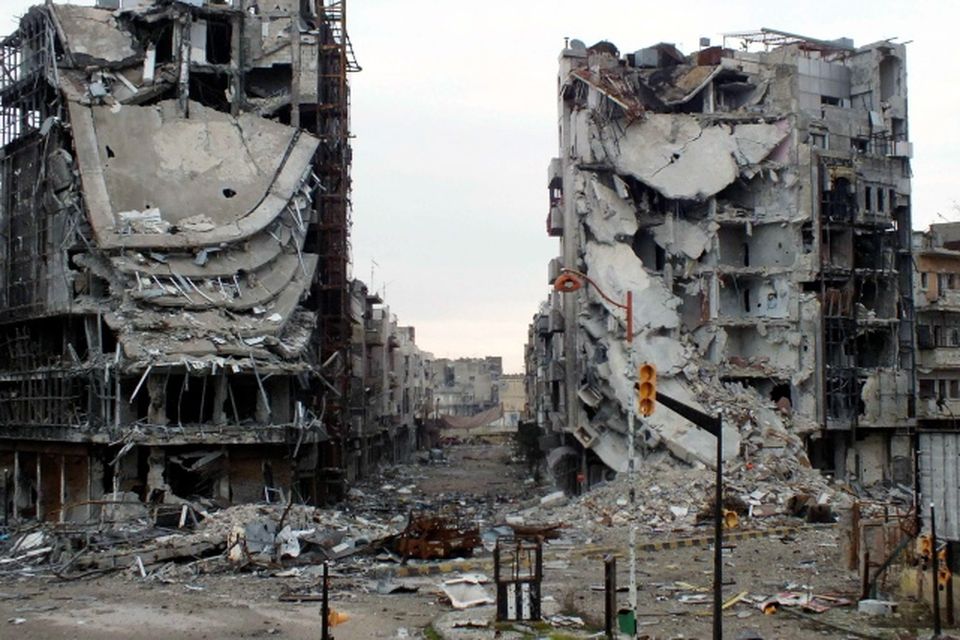Battle for Homs as loyalists attempt to divide Syrian rebels | Irish ...