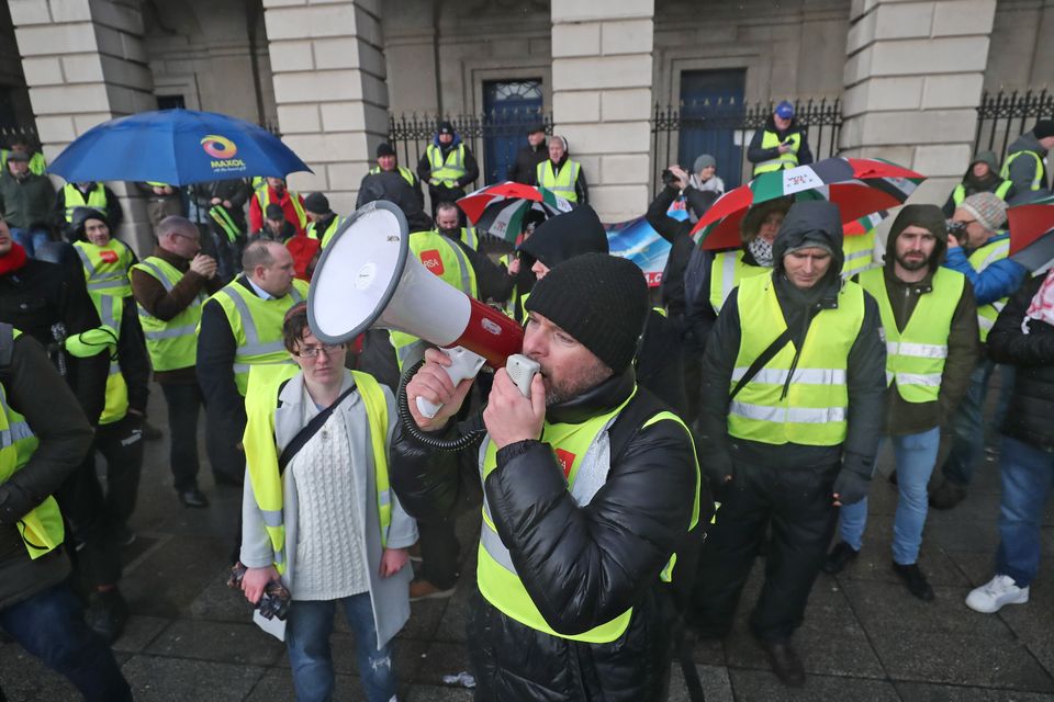 Yellow jacket demonstration in Dublin shows solidarity with French ...