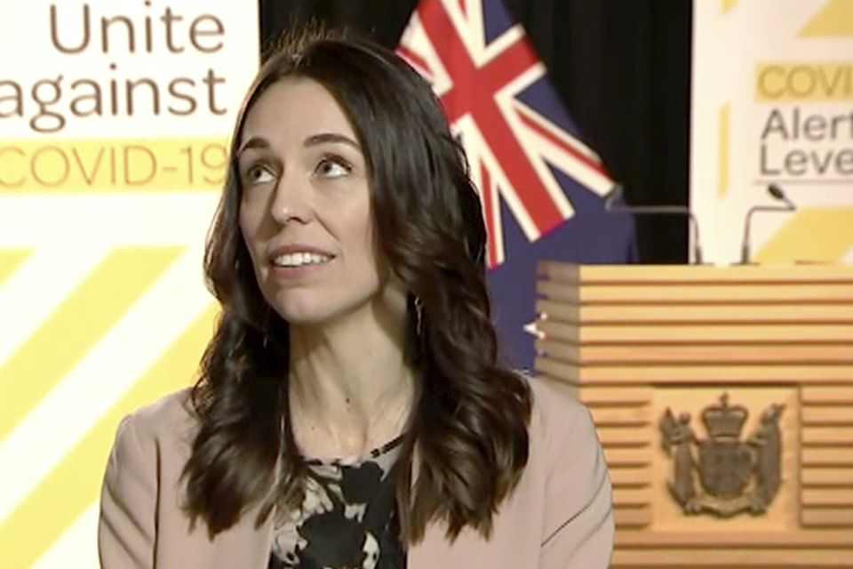 New Zealand leader continues TV interview during earthquake | Irish ...