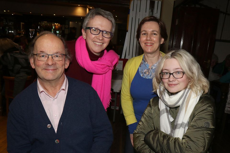 Golf and rugby clubs combine to raise €5,000 for Ukraine | Irish ...