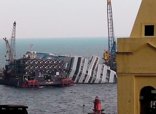 Singer tells of cruise ship trauma | Irish Independent