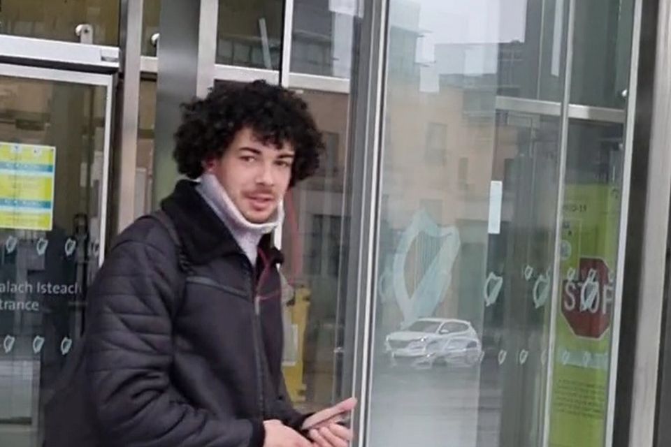 ‘Nuisance’ drunken man tried to take food from people’s lunch plates ...