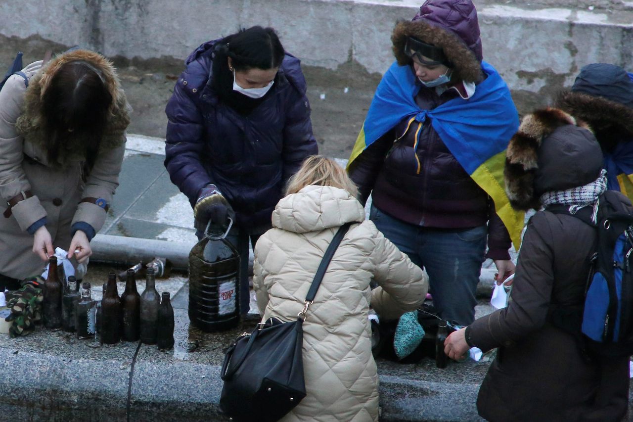 In Pictures: Dramatic scenes as riot police attack protest camp in Kiev ...