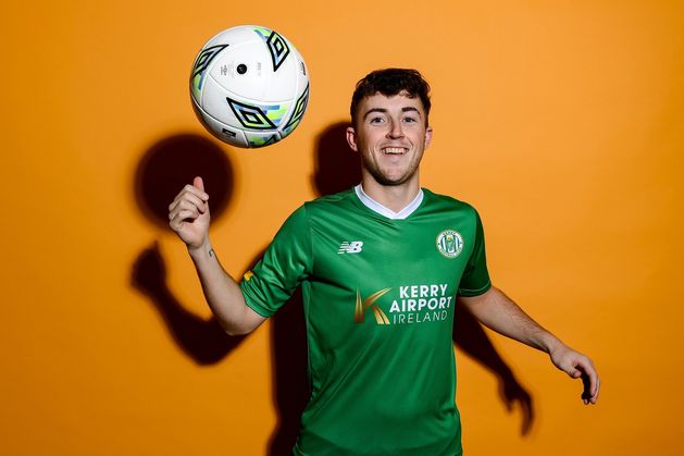 Ryan Kelliher becomes first player to sign a professional deal with ...